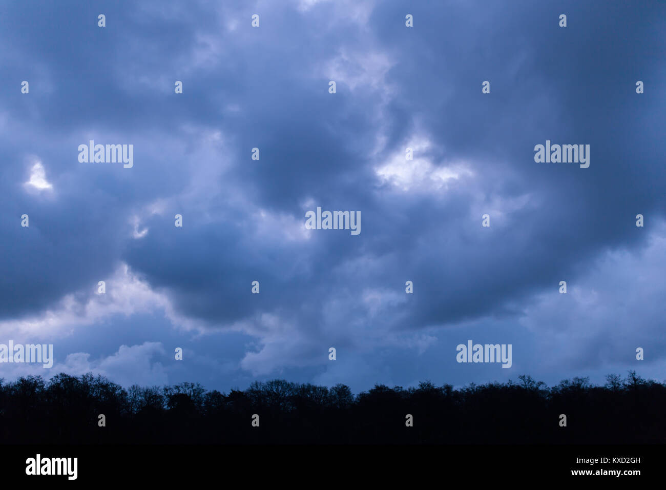 Stormy weather dark cloud hi-res stock photography and images - Alamy