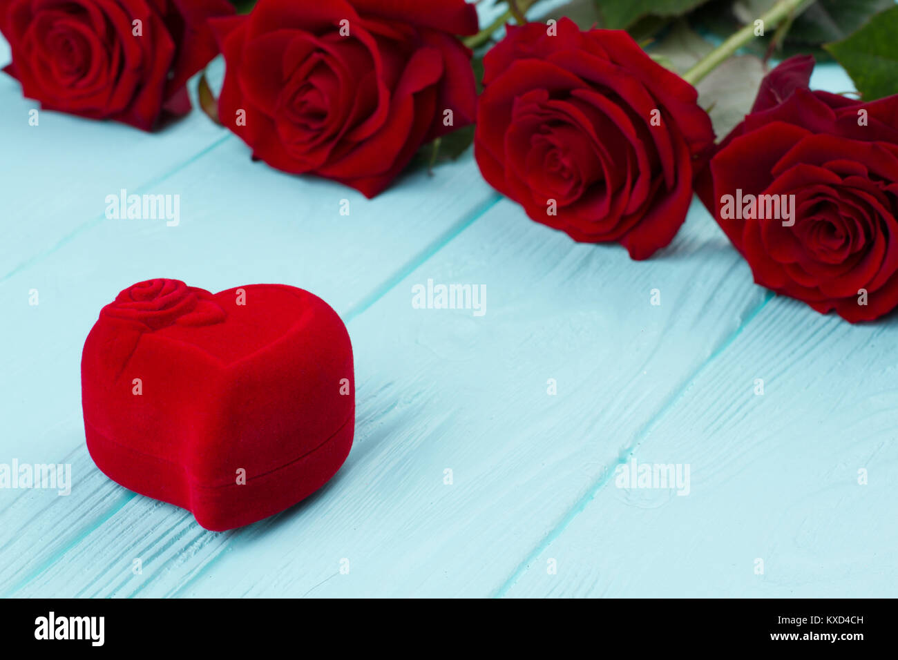 Leaf shaped box hi-res stock photography and images - Alamy