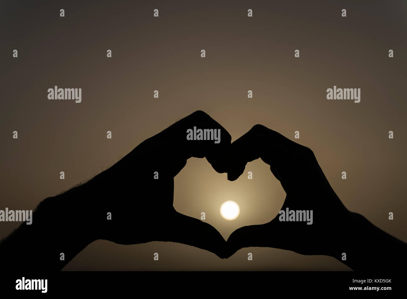 Hands framing landscape hi-res stock photography and images - Alamy