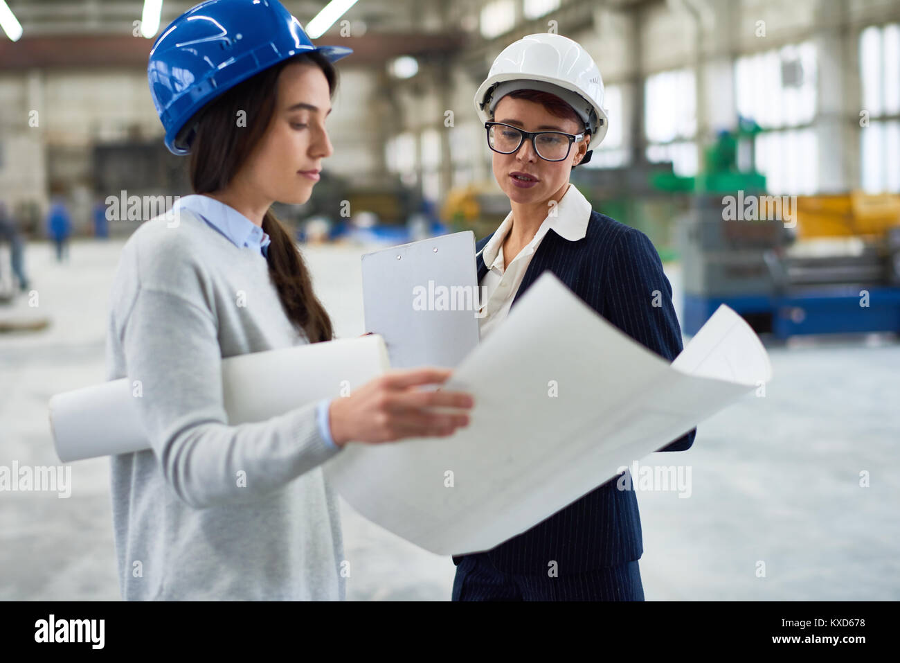 Boss giving instructions to worker hi-res stock photography and images ...