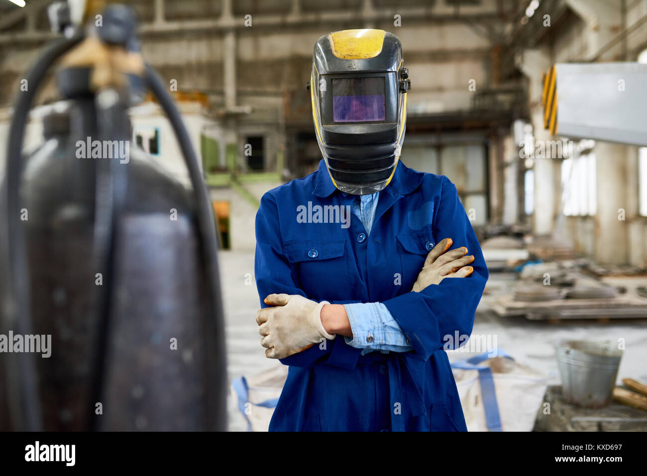 Female welder hi-res stock photography and images - Alamy