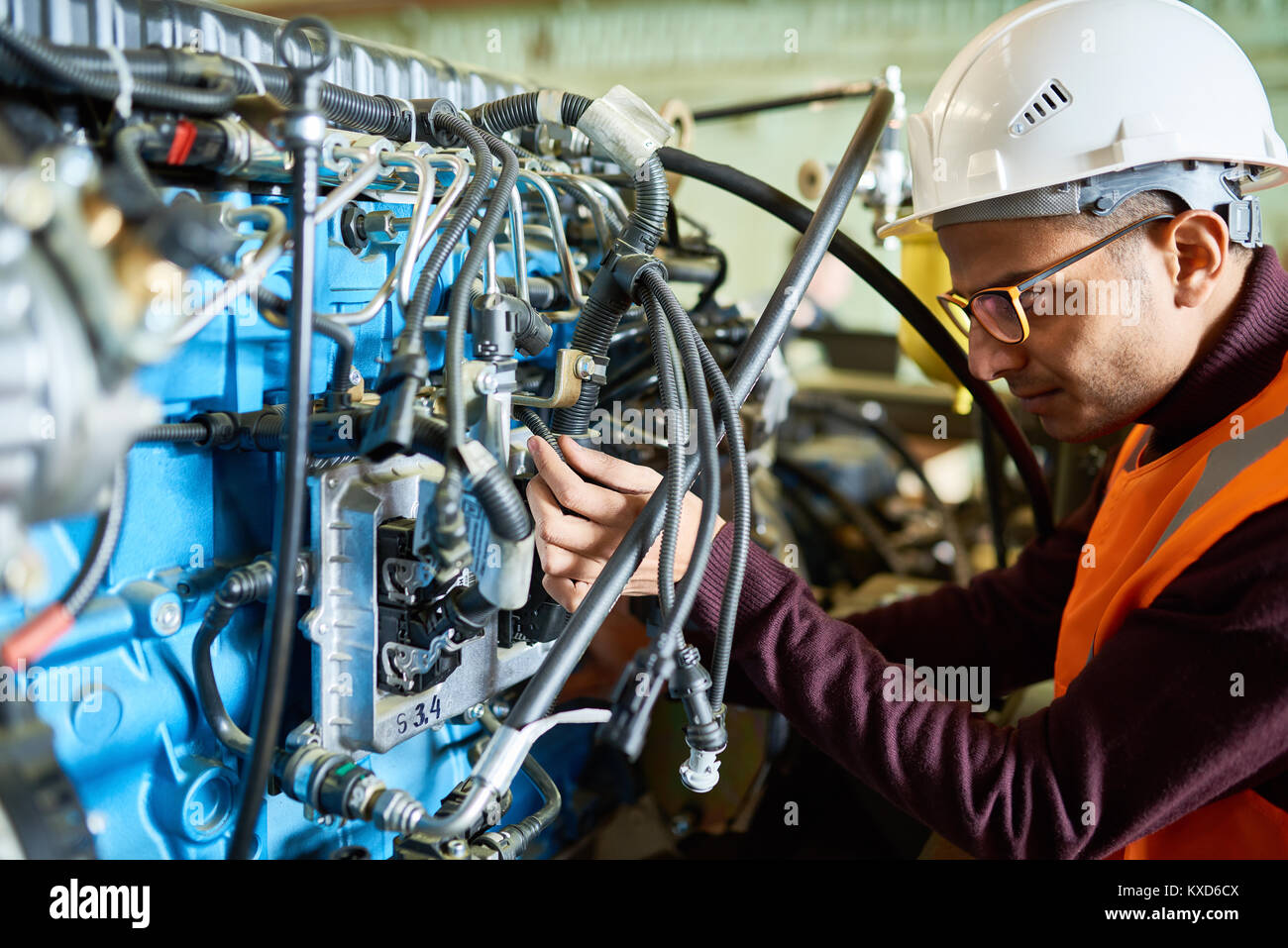 Repairing Hydraulic Excavator System Stock Photo - Alamy