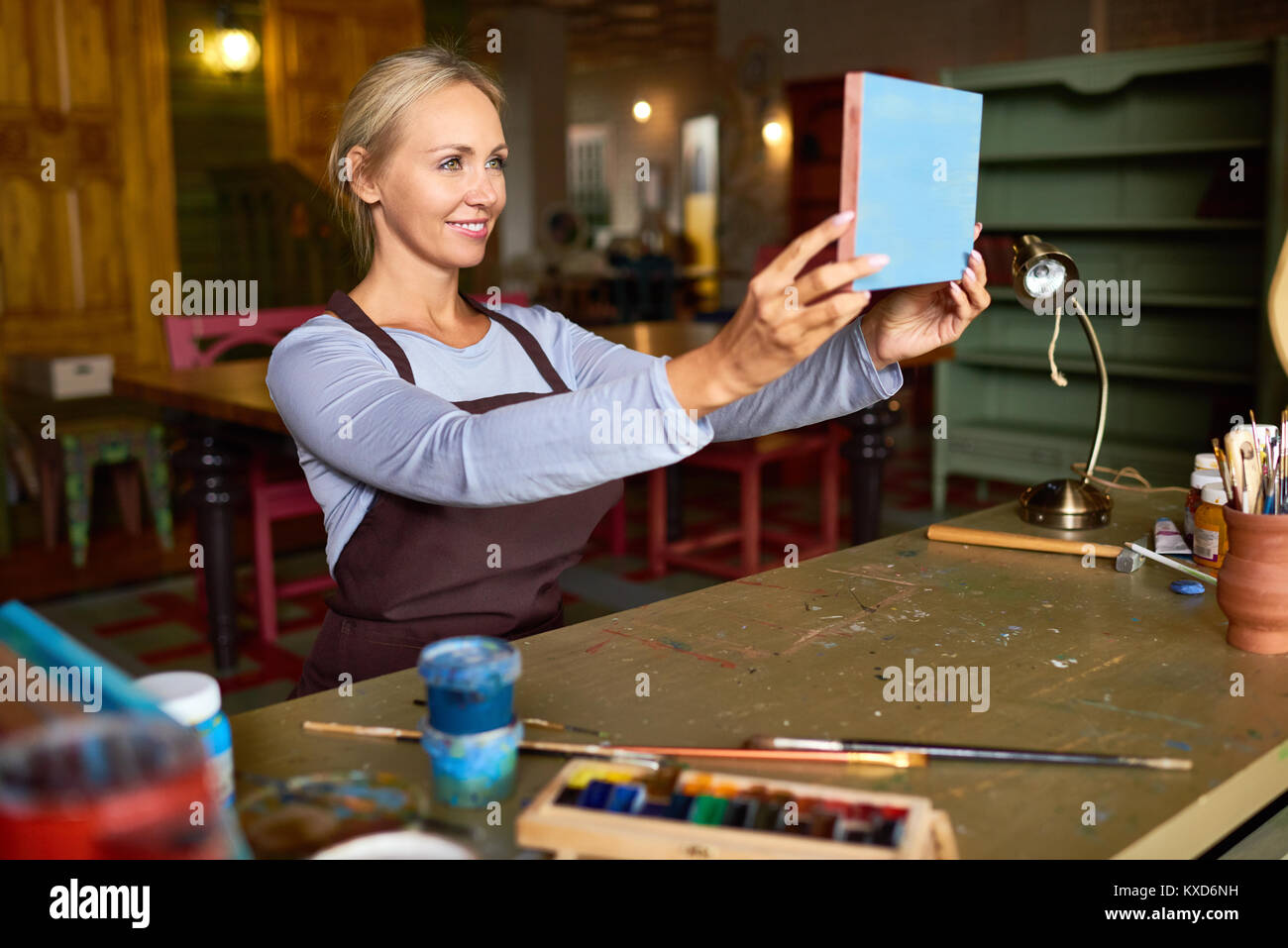 Artist decor hi-res stock photography and images - Alamy