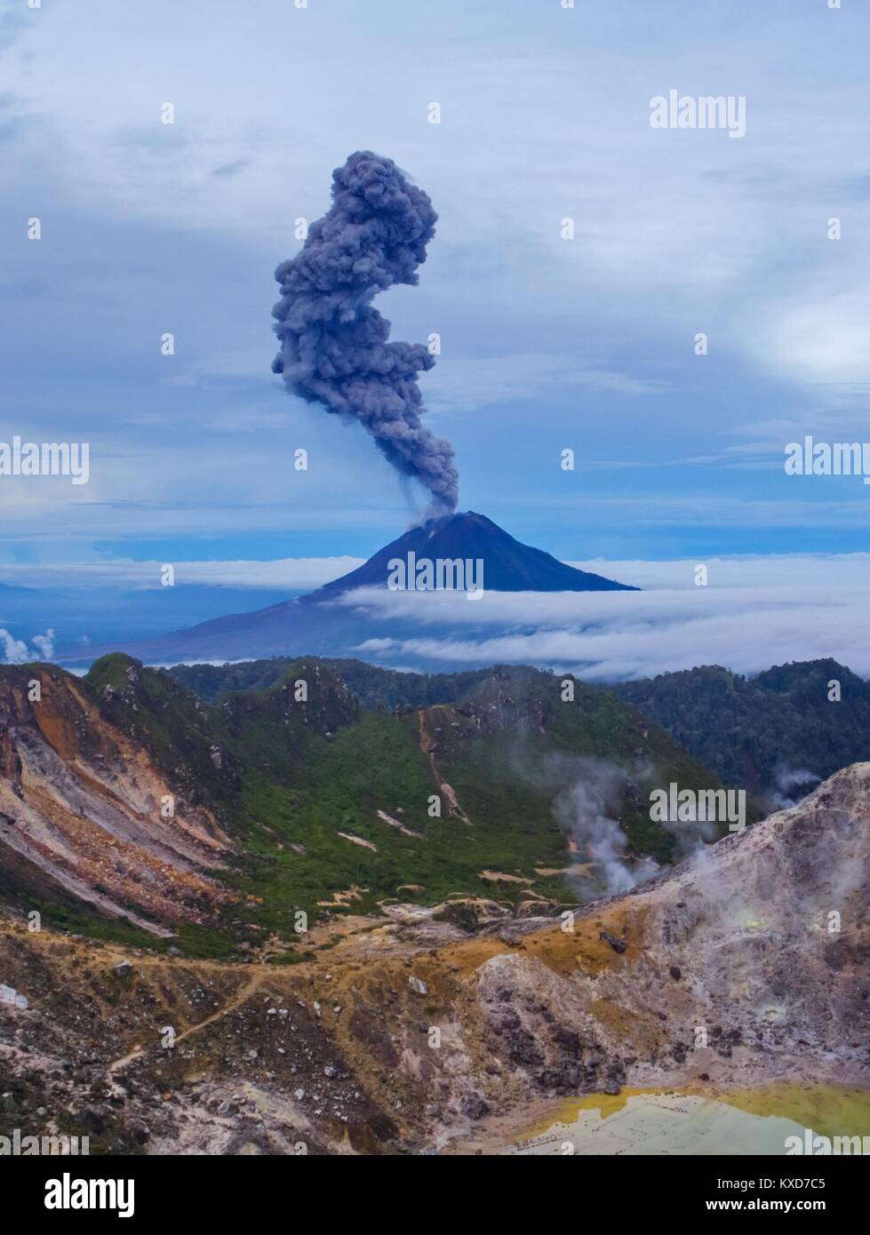 Monte Sinabung, Indonesia Gunung Sinabung, North Sumatra, Indonesia
