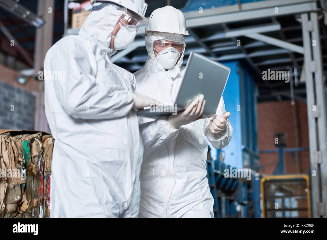 Hazmat Suits Stock Photos & Hazmat Suits Stock Images - Alamy