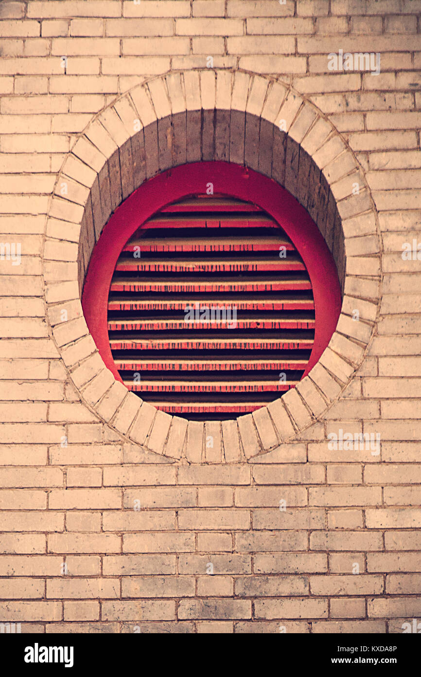 Round window in brick wall hi-res stock photography and images - Alamy