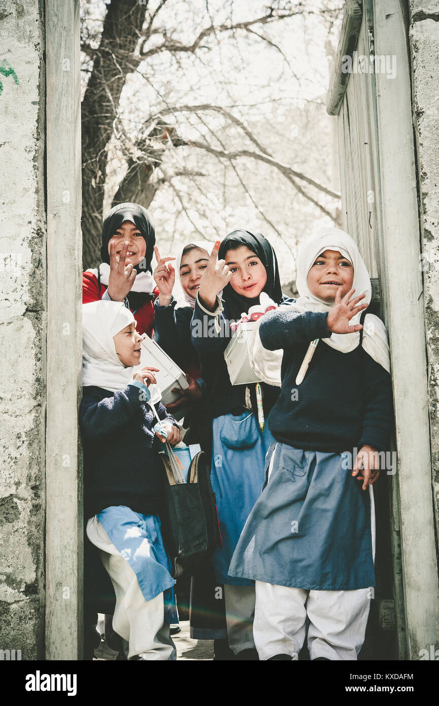 Pakistan street children school hi-res stock photography and images - Alamy