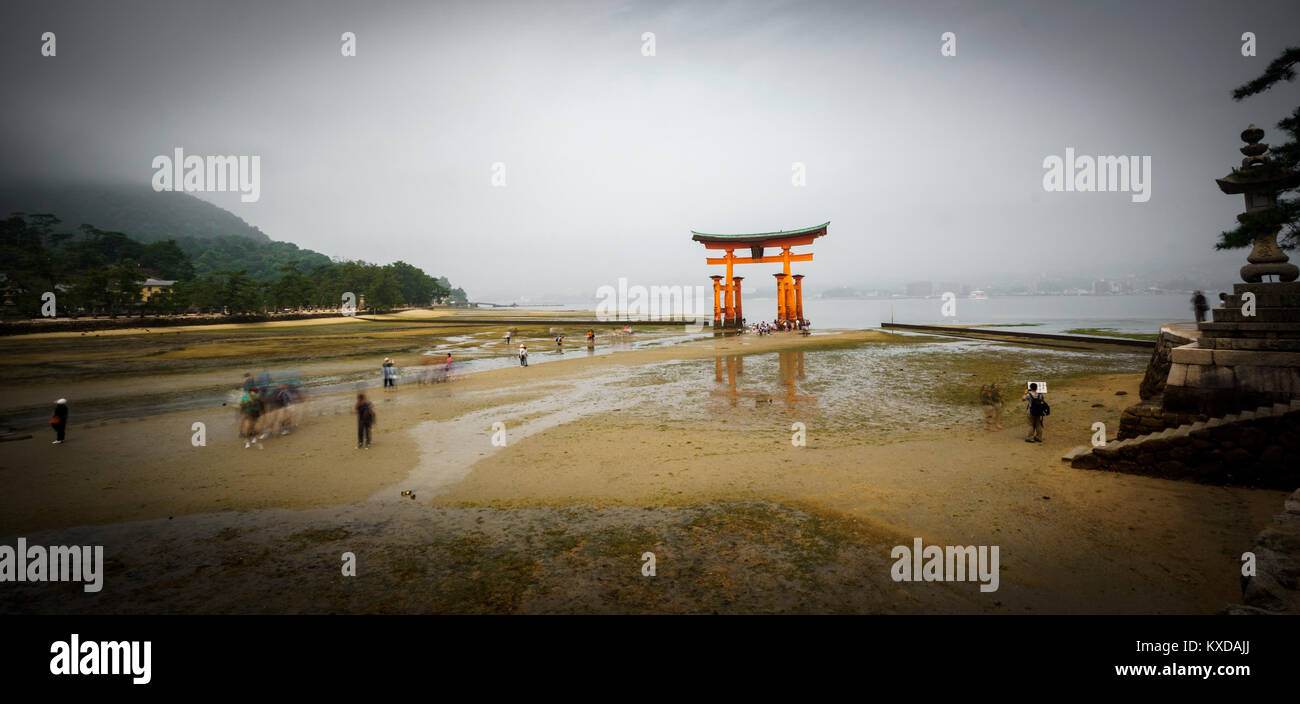 Low exposure shrine hi-res stock photography and images - Alamy