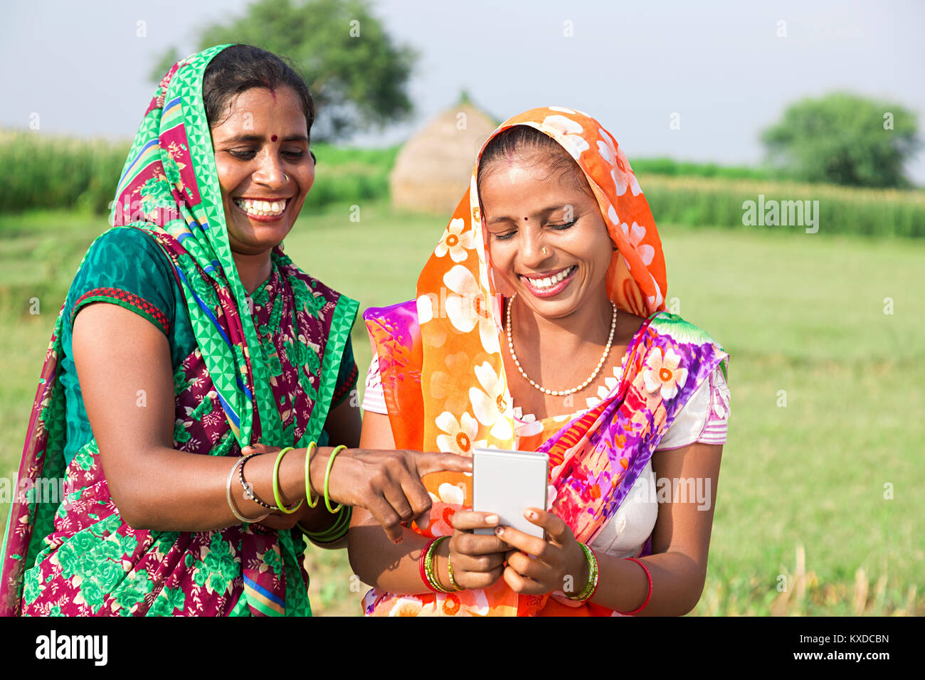 Indian rural women talking hi-res stock photography and images - Alamy
