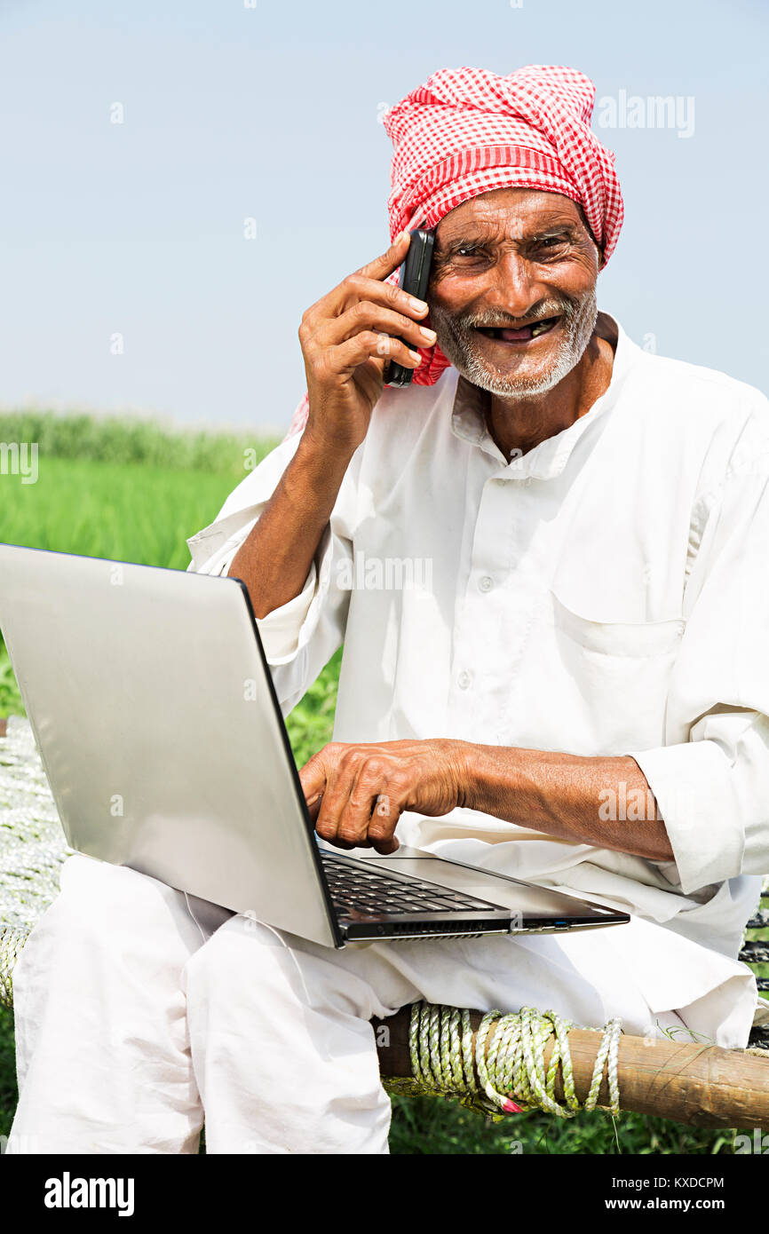 Indian man using phone hi-res stock photography and images - Alamy