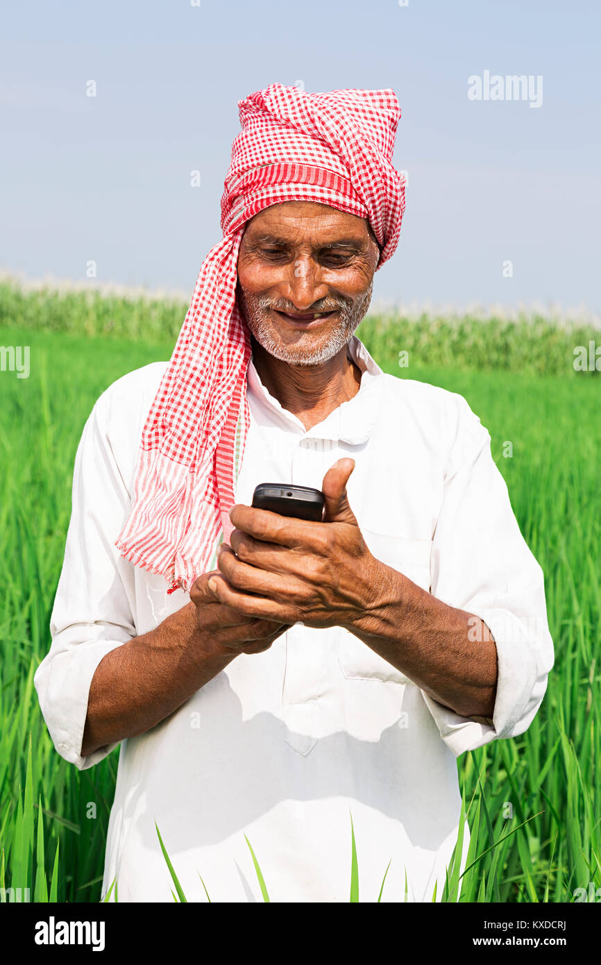 Farmer messaging on mobile hi-res stock photography and images - Alamy