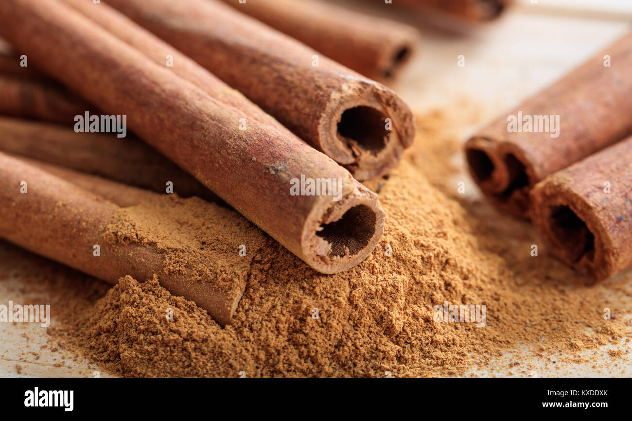 Cinnamon sticks and powder on a wooden surface Stock Photo - Alamy