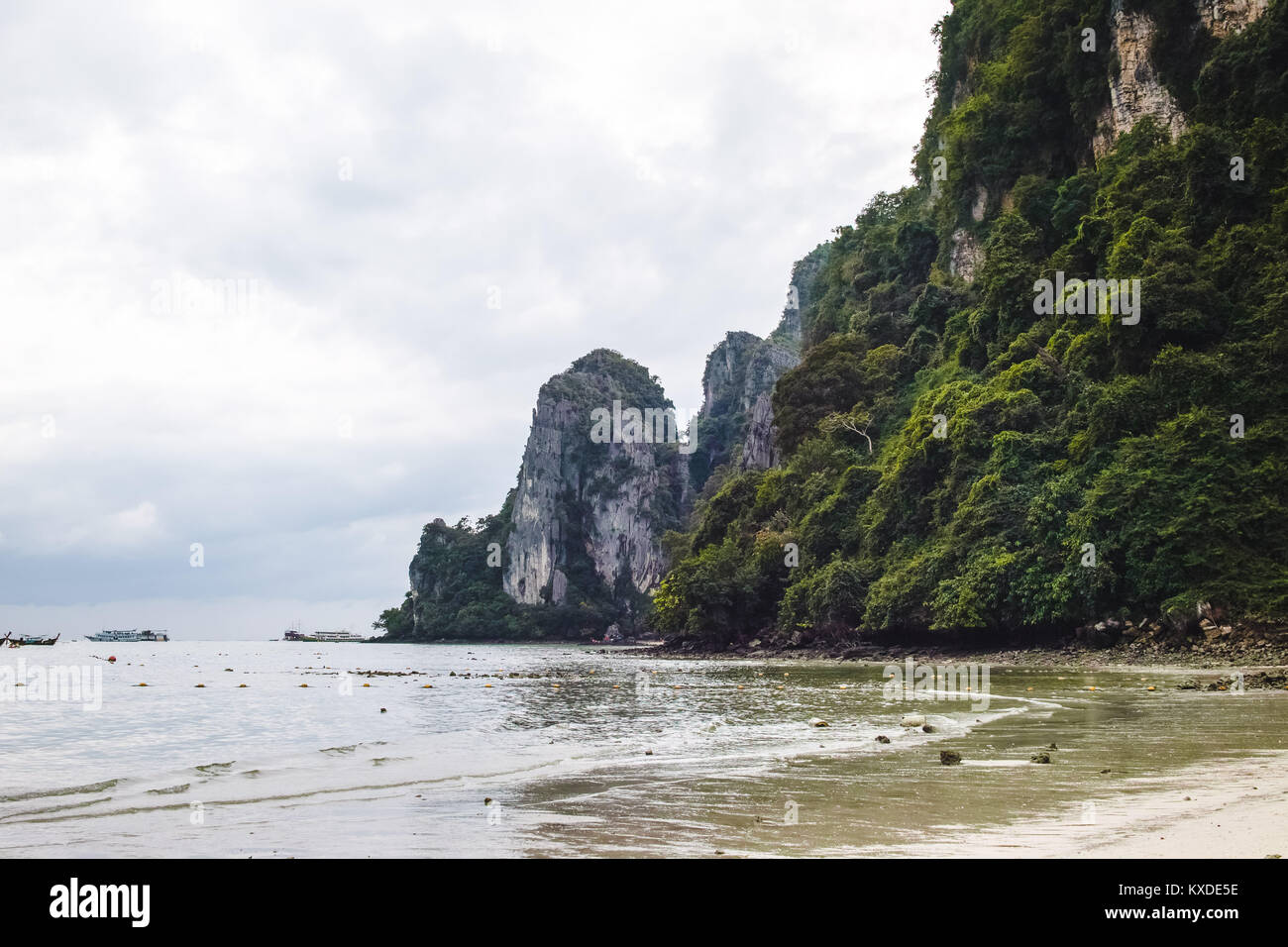 Tourism phi phi islands hi-res stock photography and images - Alamy