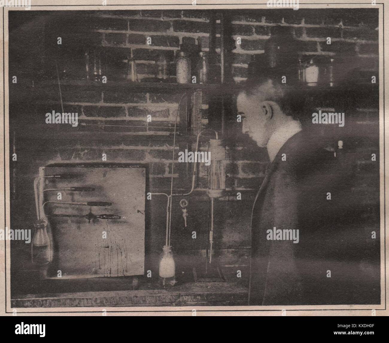 Cigar binders hi-res stock photography and images - Alamy