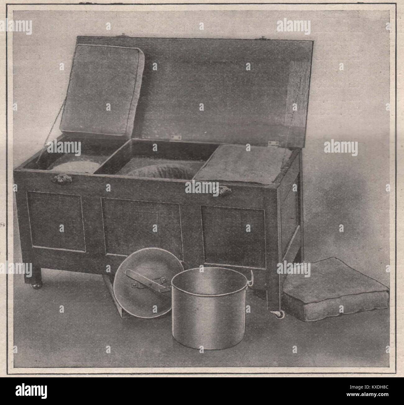 Fireless cooker hi-res stock photography and images - Alamy