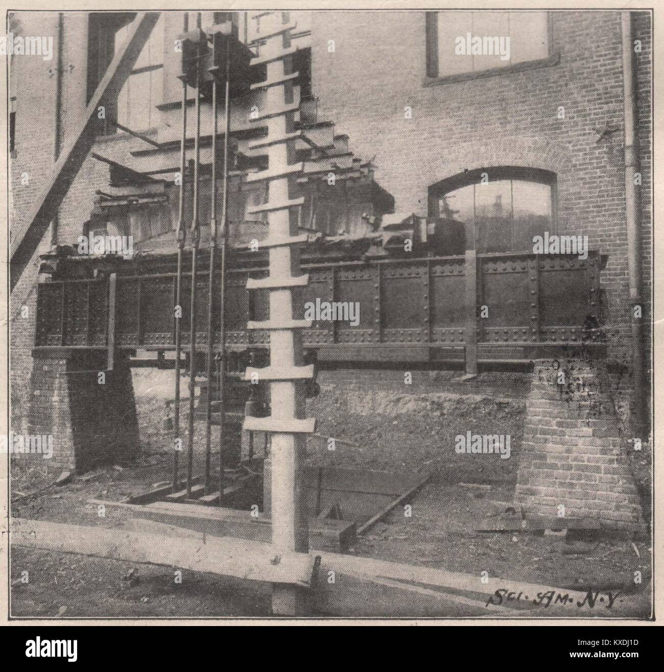 Arch testing machine hi-res stock photography and images - Alamy