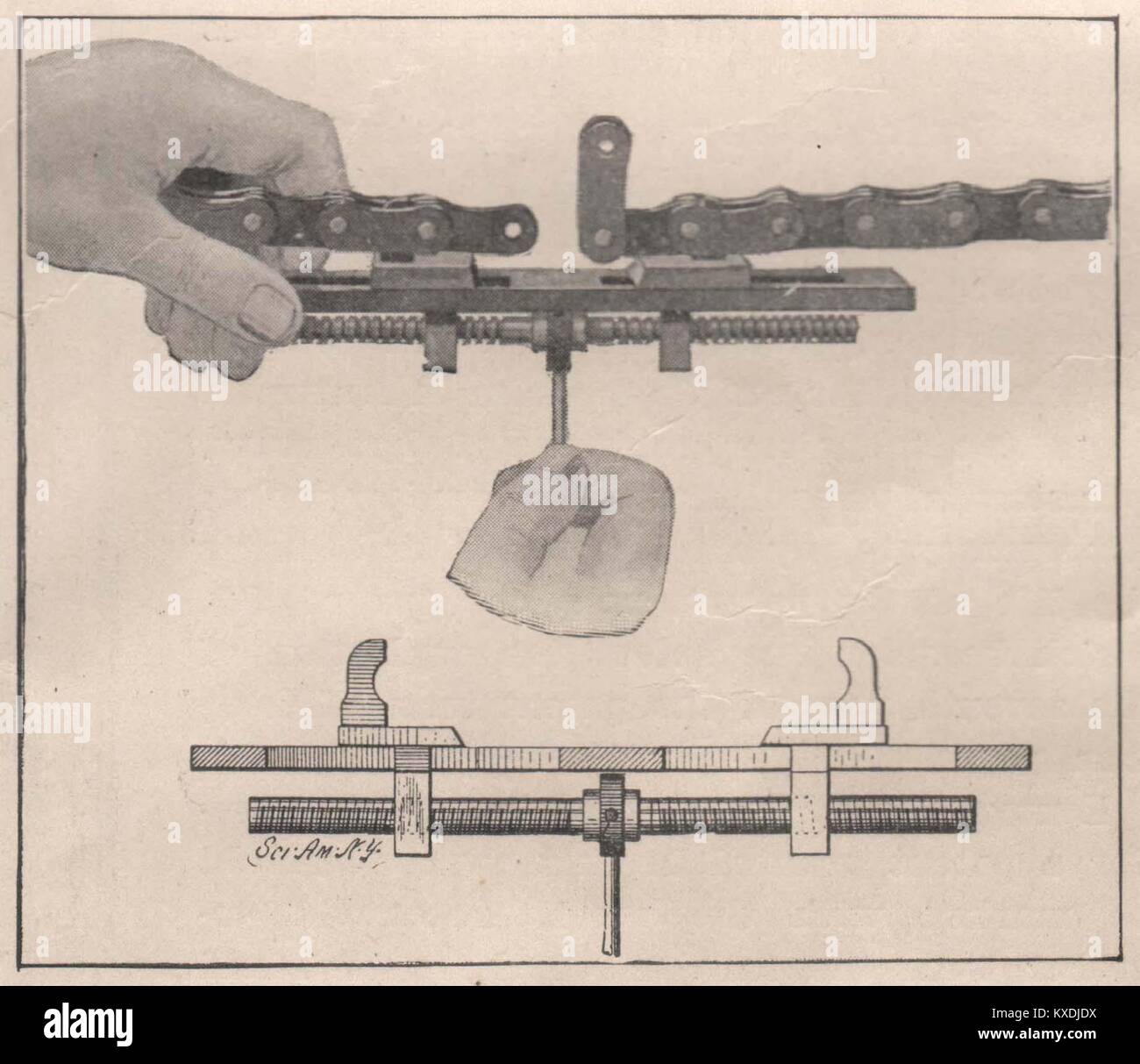 Antique chain hi-res stock photography and images - Alamy