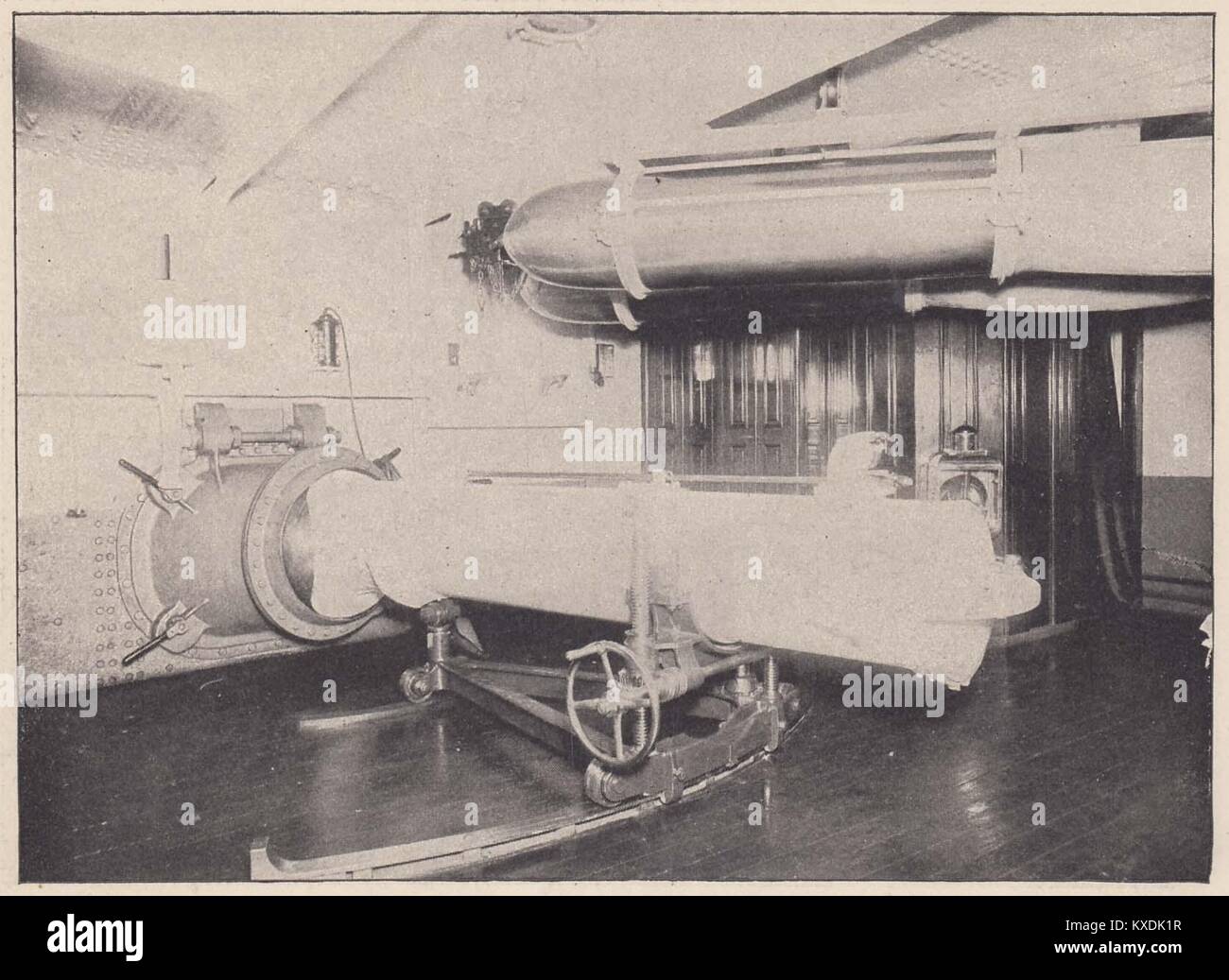 Torpedo tubes hi-res stock photography and images - Alamy