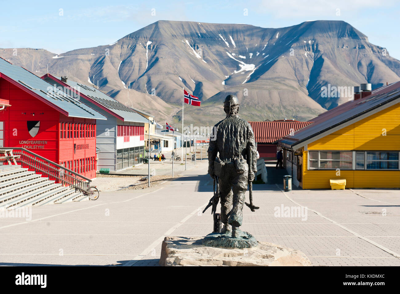 Village centre, pedestrian zone, miner's monument, Longyearbyen Camping ...