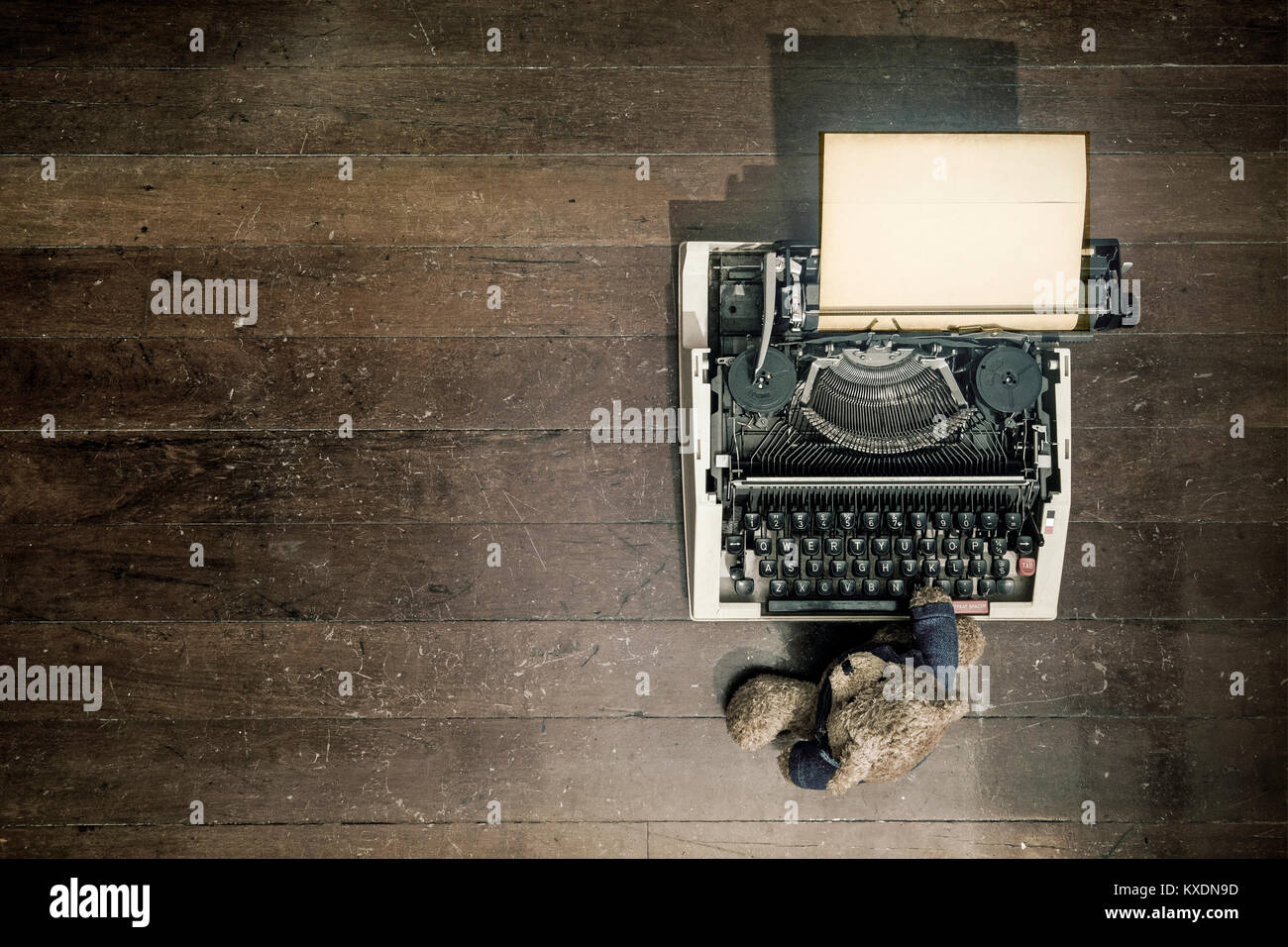 Vintage typewriter illustration High Resolution Stock Photography and ...