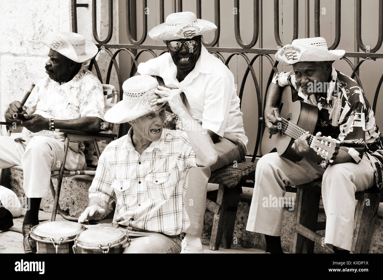 Cuban street band hi-res stock photography and images - Alamy