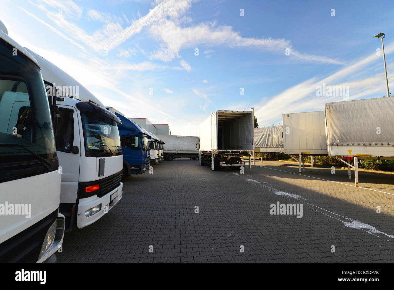 Lorry Unloading Store Stock Photos & Lorry Unloading Store Stock Images ...