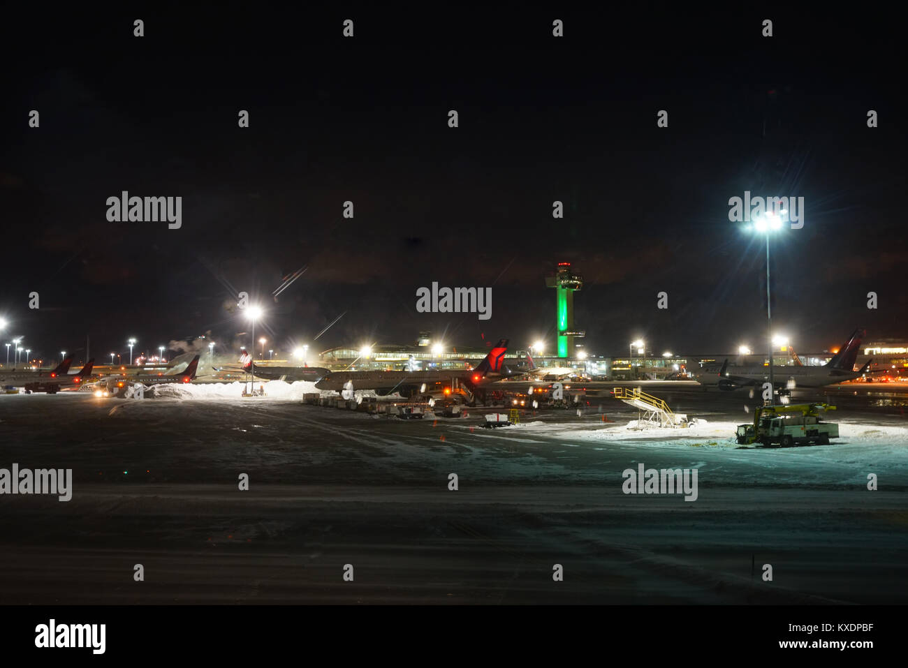 Jfk airport night hi-res stock photography and images - Alamy