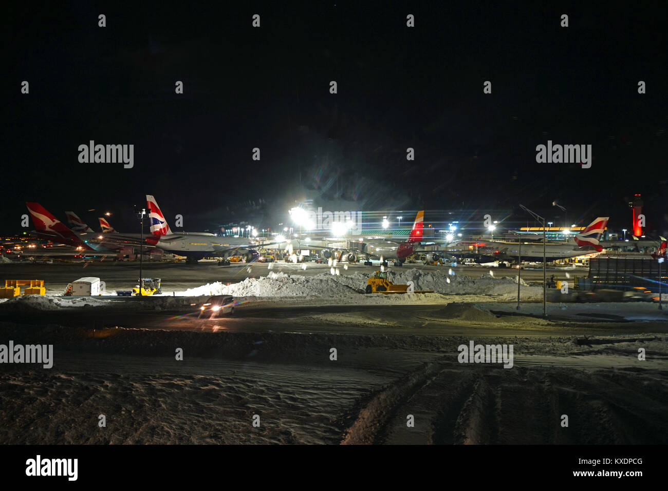 Night operations international airport hi-res stock photography and ...