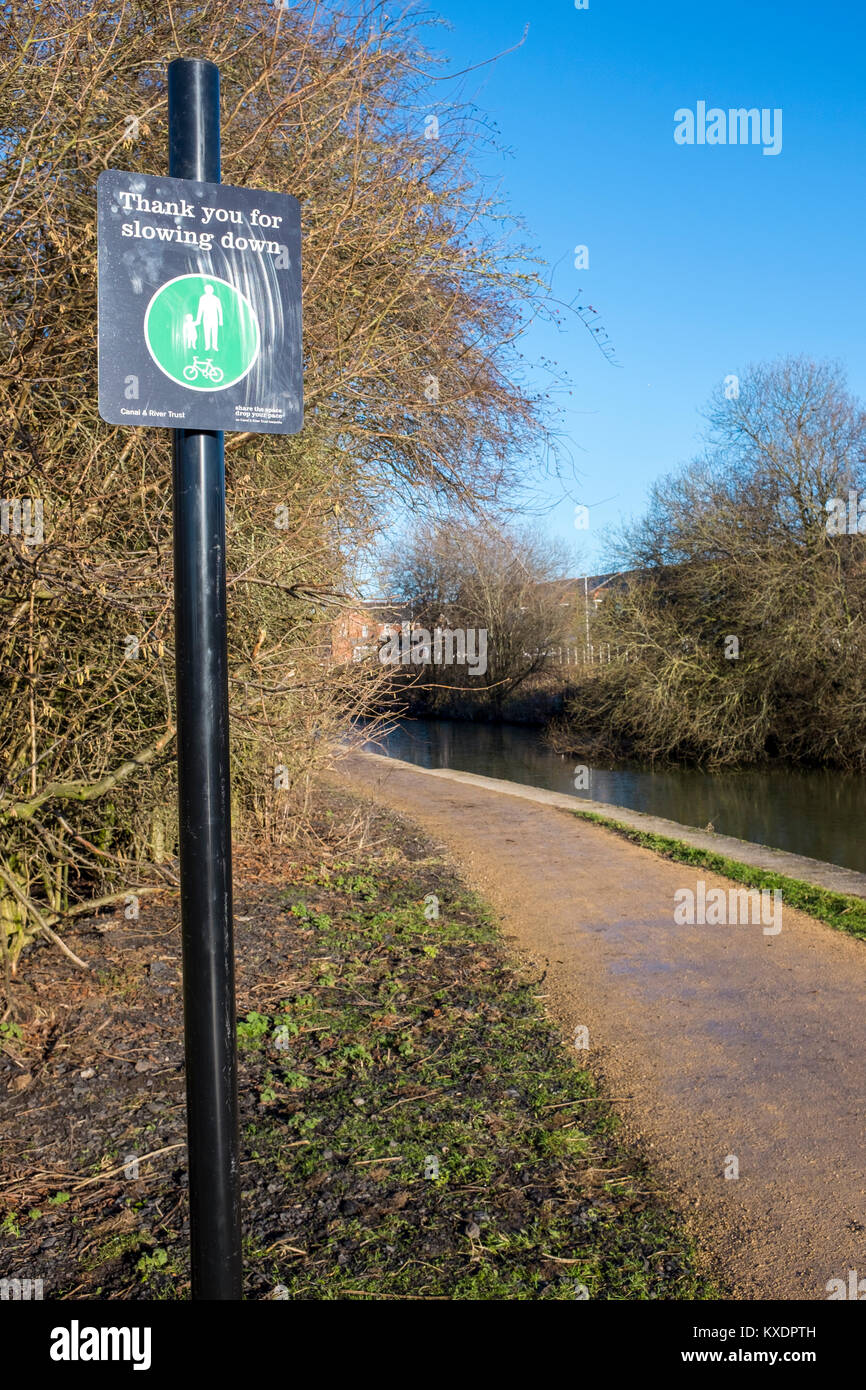 Shared path sign signs hi-res stock photography and images - Alamy