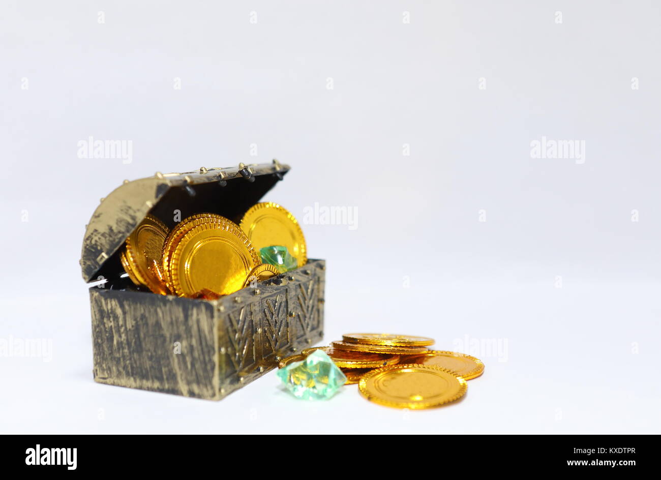 Gold Treasure Chest Golden Stock Photos & Gold Treasure Chest Golden ...