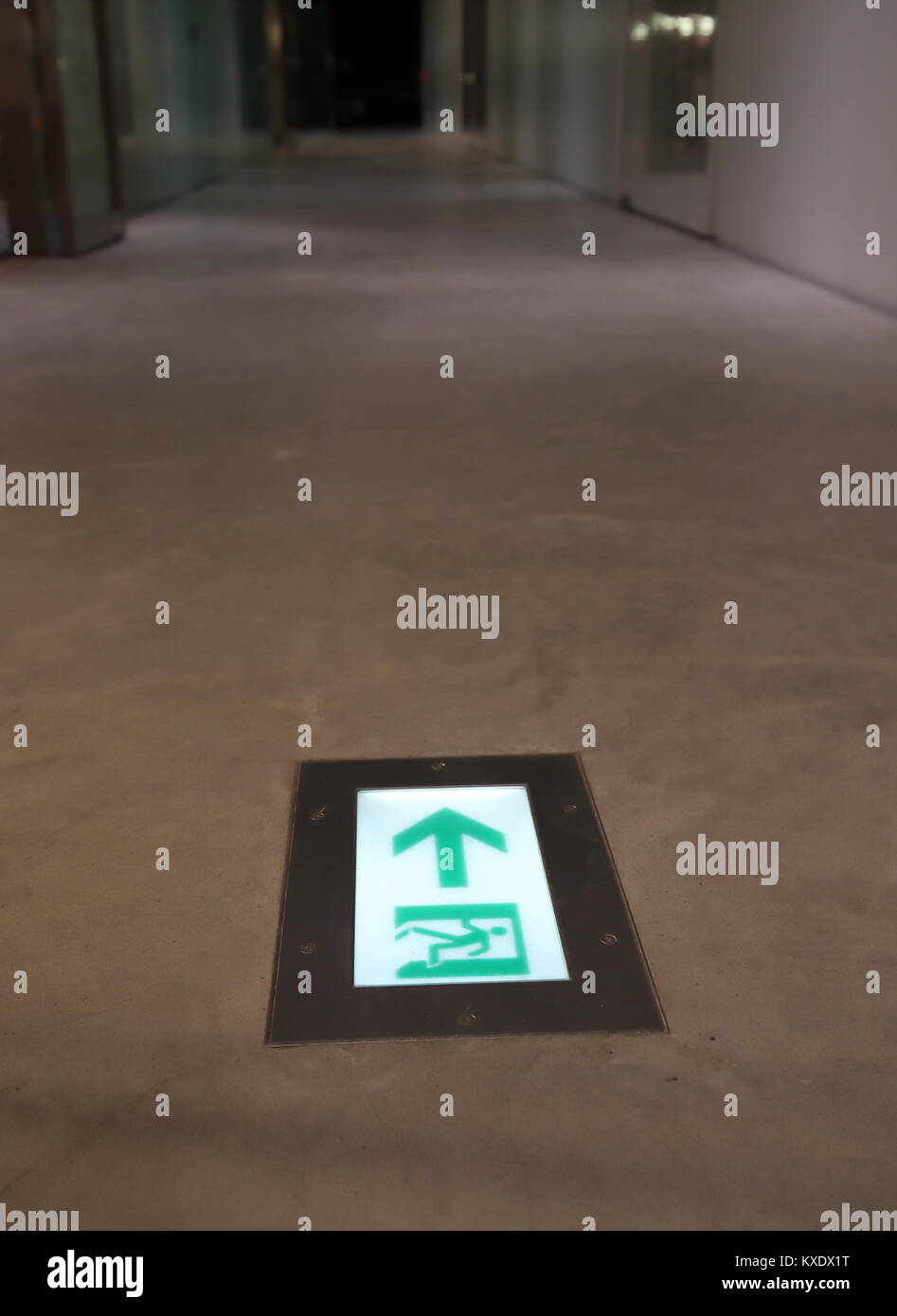 Emergency exit signage hi-res stock photography and images - Alamy