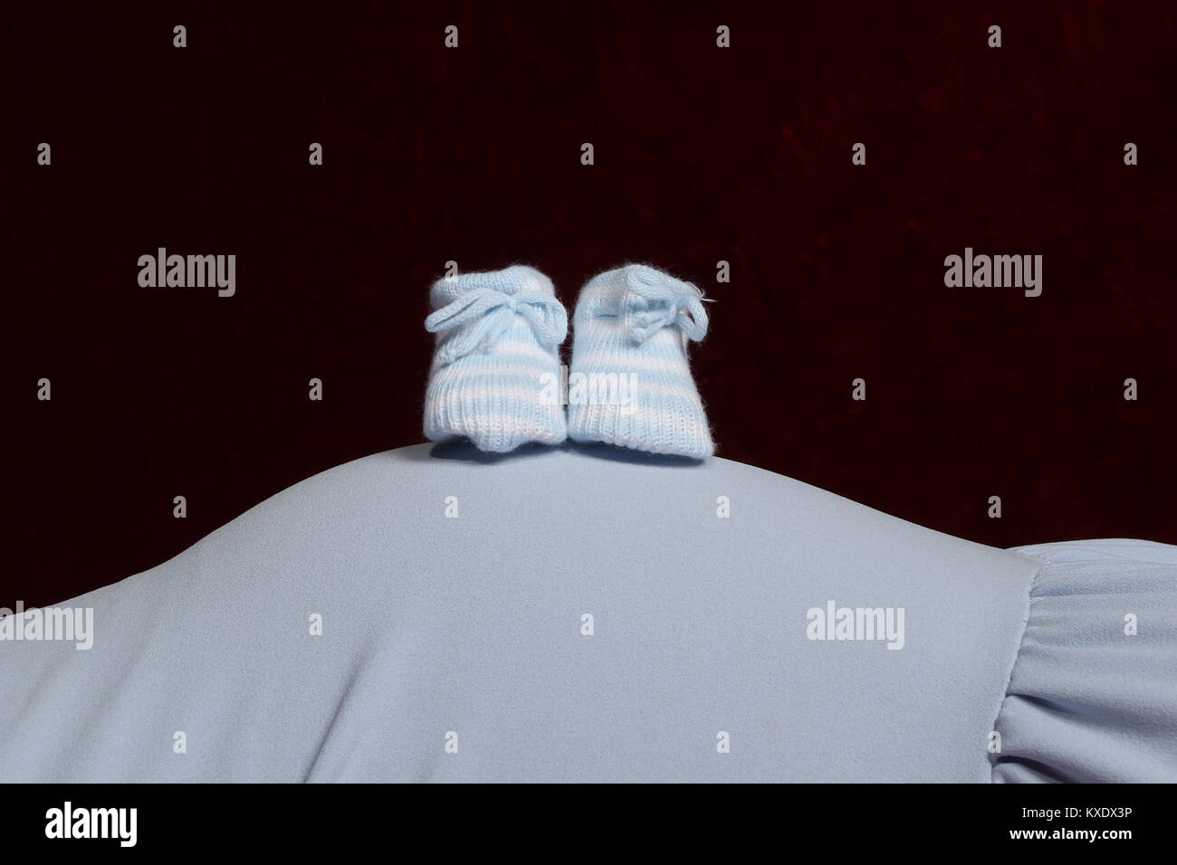 Women with baby bump hi-res stock photography and images - Alamy