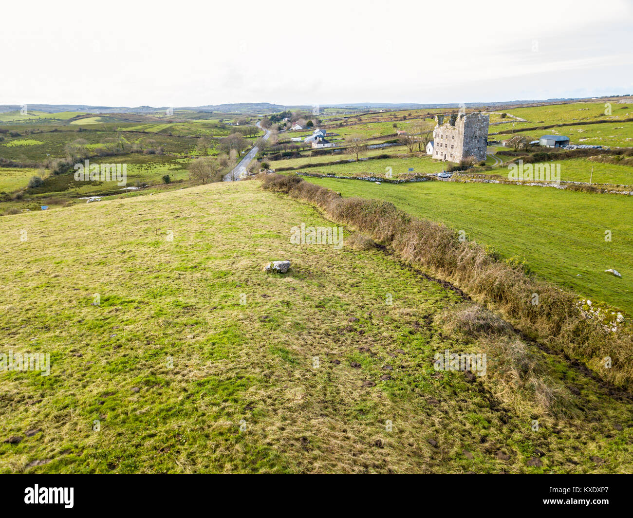 Leamaneh Castle, Leamaneh North, parish of Kilnaboy, the Burren in ...