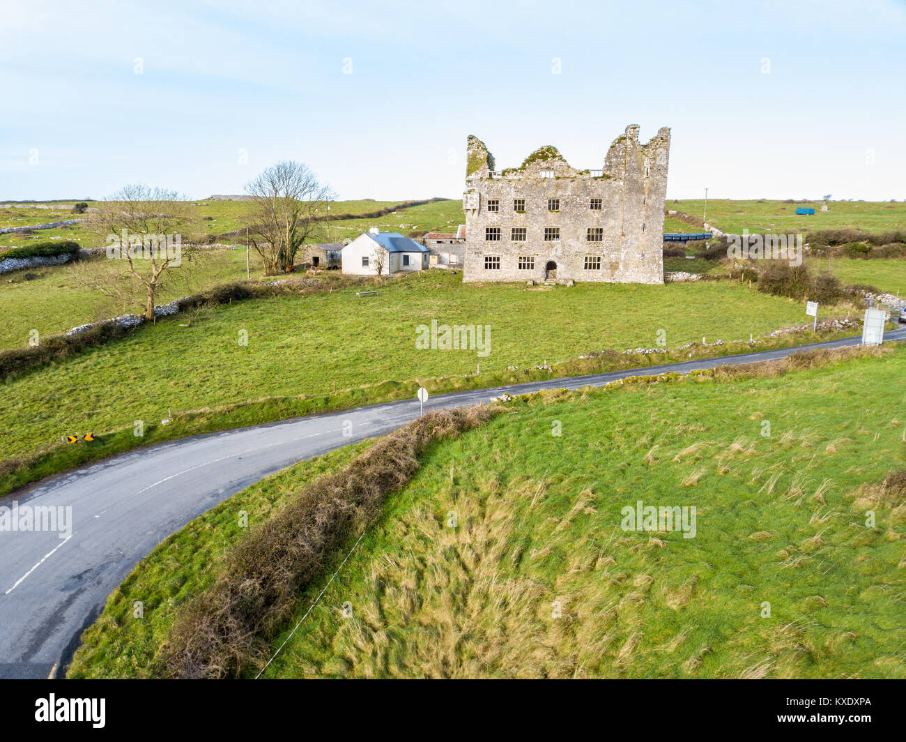 Leamaneh Castle, Leamaneh North, parish of Kilnaboy, the Burren in ...