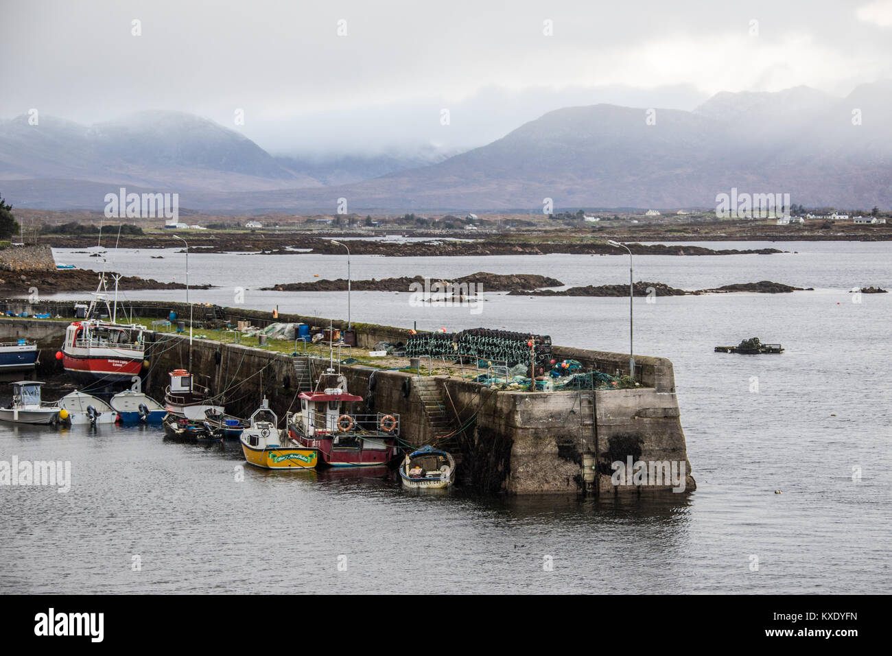 Roundstone hi-res stock photography and images - Alamy