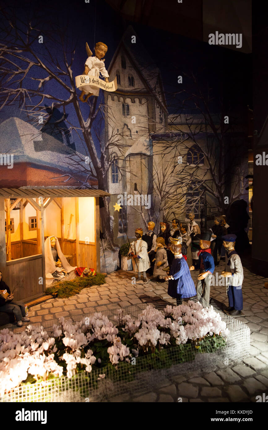 Nativity set hi-res stock photography and images - Alamy