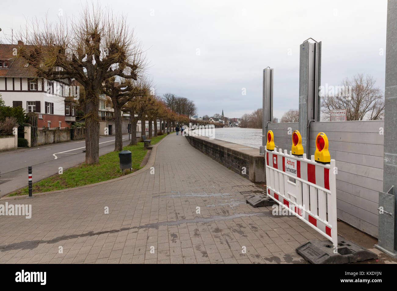 Mobile hochwasserschutzwand hi-res stock photography and images - Alamy