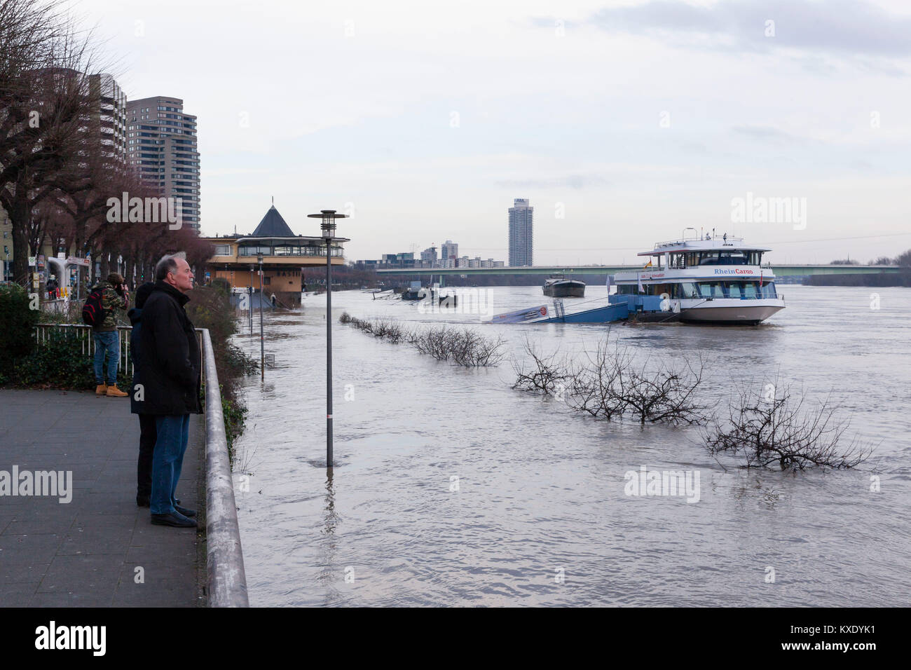 Cologne, Germany, 8. January 2018, flood of the river Rhine, in the ...