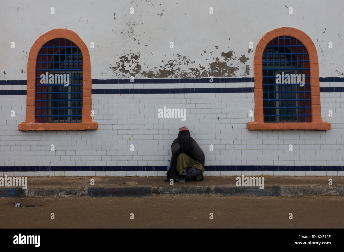 Woman begs hi-res stock photography and images - Alamy
