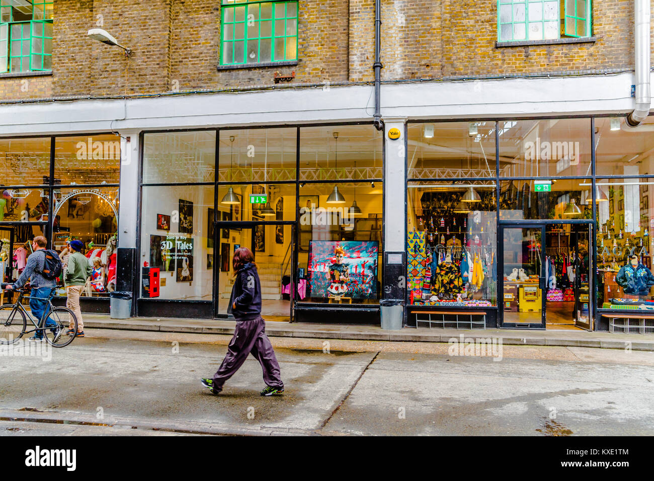 Buckingham palace shop hi-res stock photography and images - Alamy