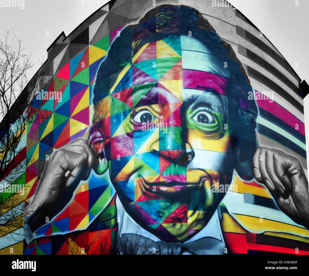 Street art face hi-res stock photography and images - Alamy