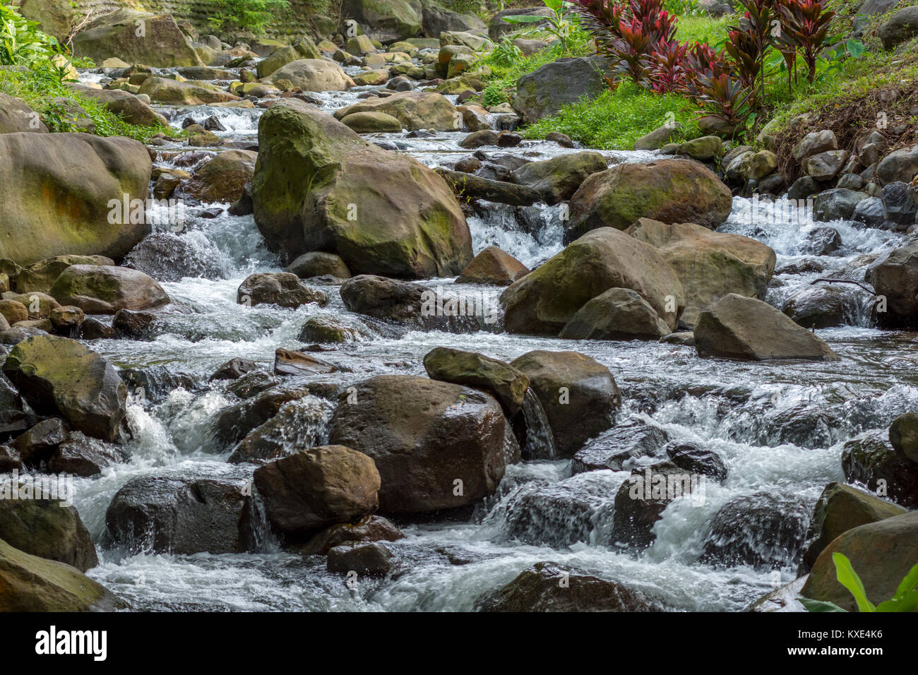 Large rocks in river hi-res stock photography and images - Alamy