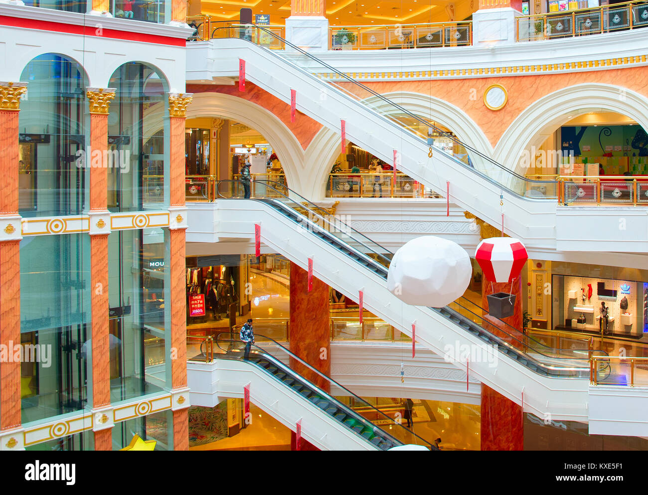 Shopping mall interior floor escalator hi-res stock photography and images - Alamy