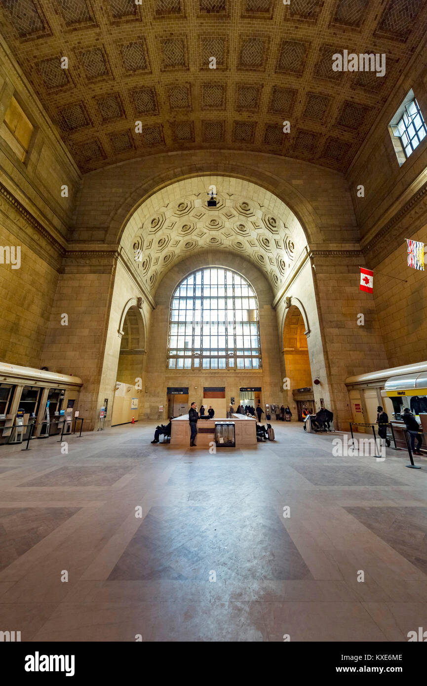 Toronto landmark union station interior hi-res stock photography and ...
