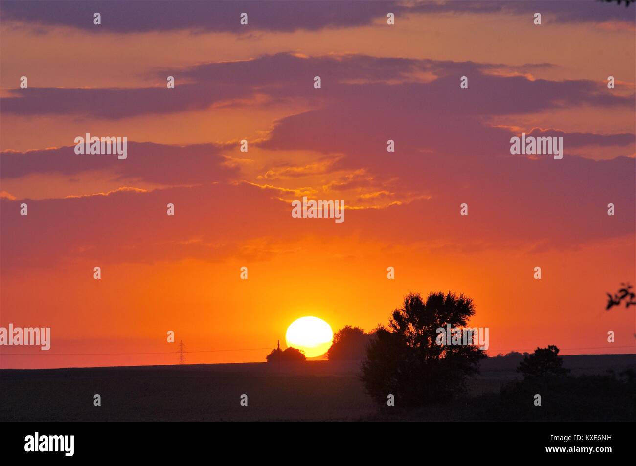 Full sunset hi-res stock photography and images - Alamy