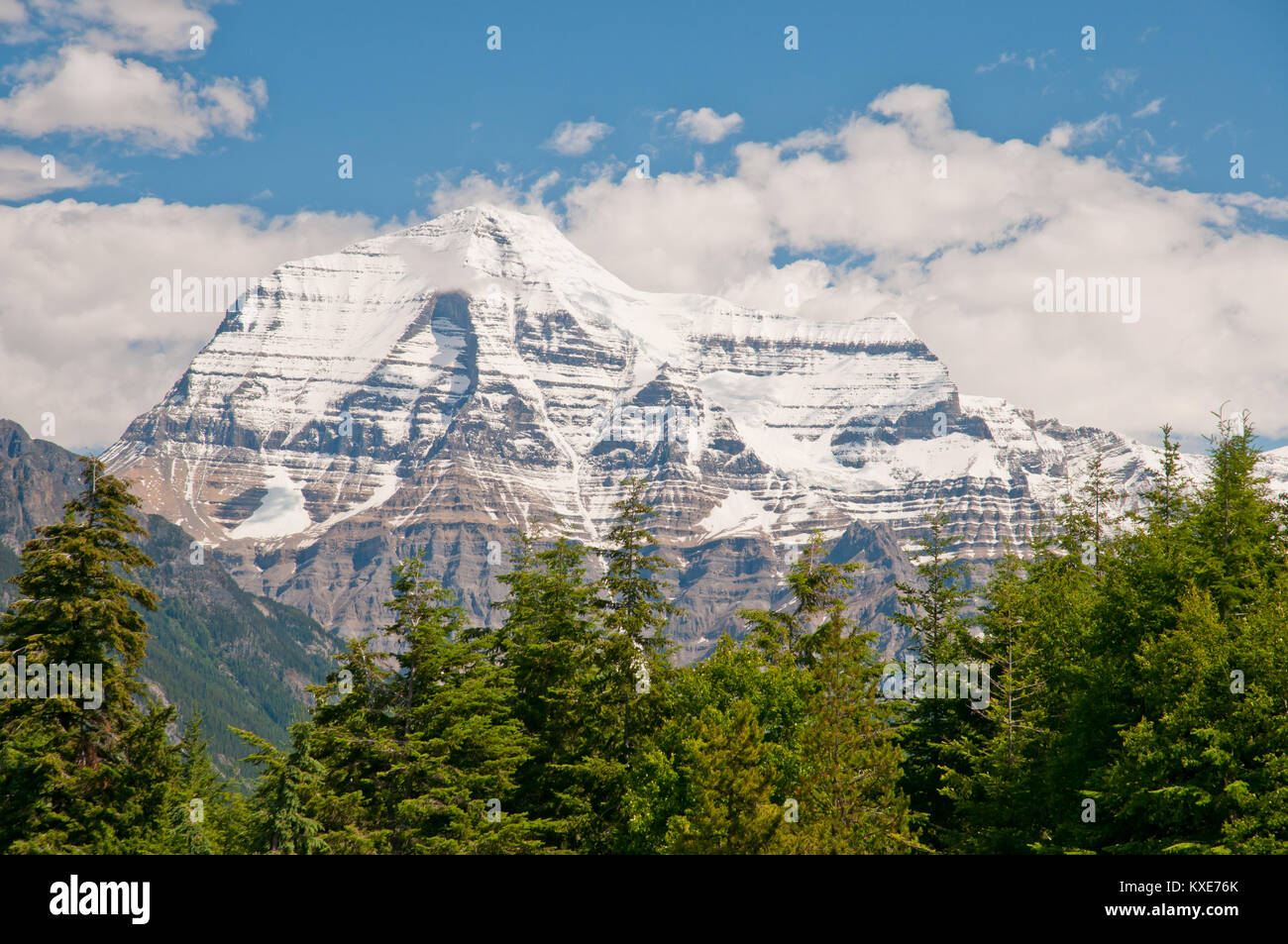 Mount robson in summer hi-res stock photography and images - Alamy