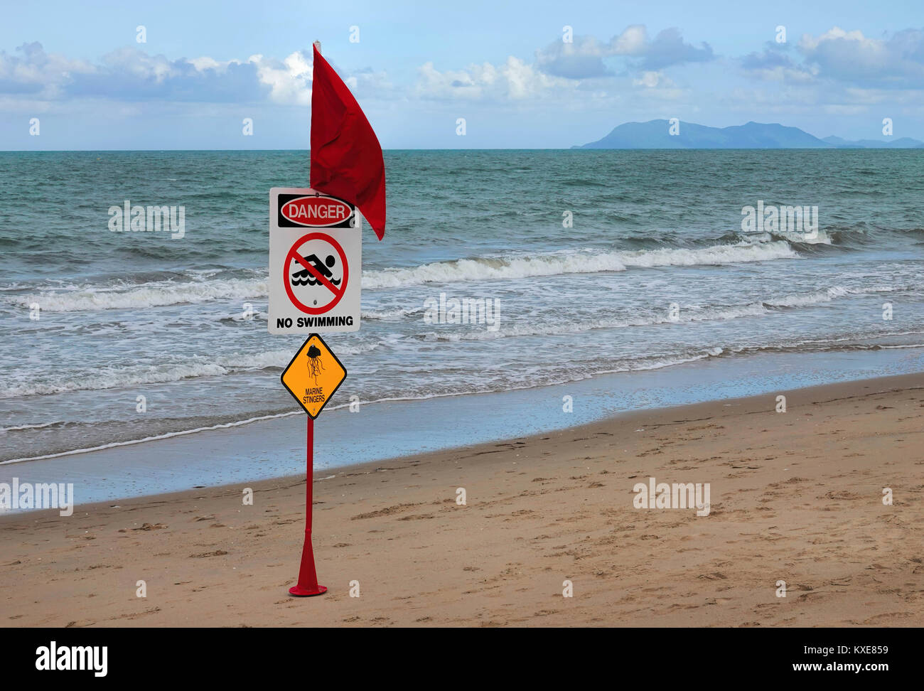 Danger no swimming sign hi-res stock photography and images - Alamy