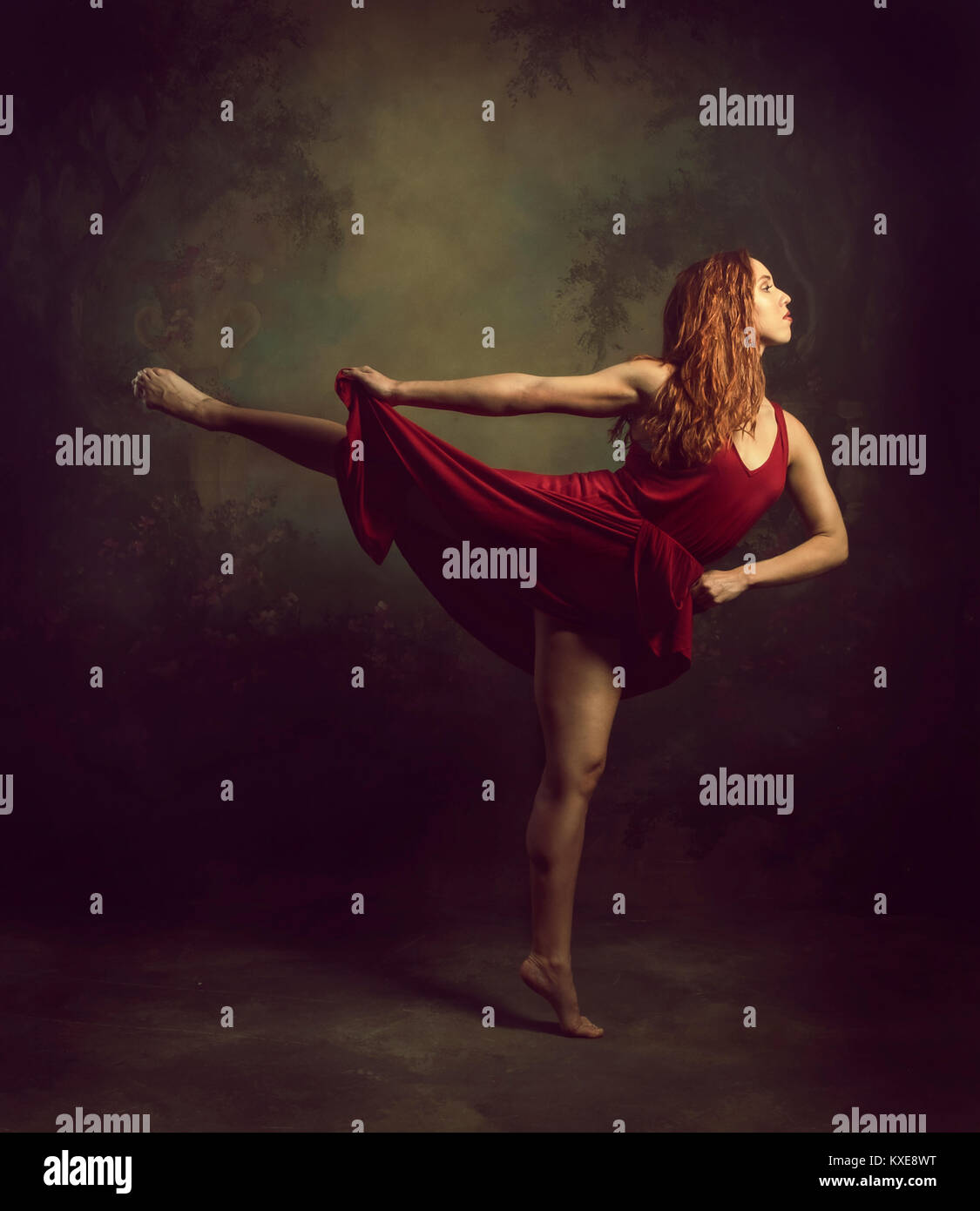 Young ballerina dancer hi-res stock photography and images - Alamy