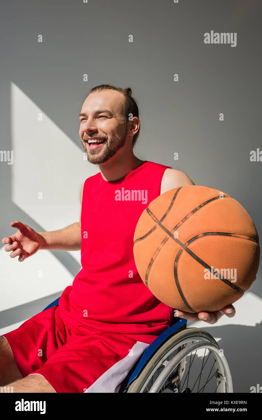 Handicapped playing basketball hi-res stock photography and images - Alamy