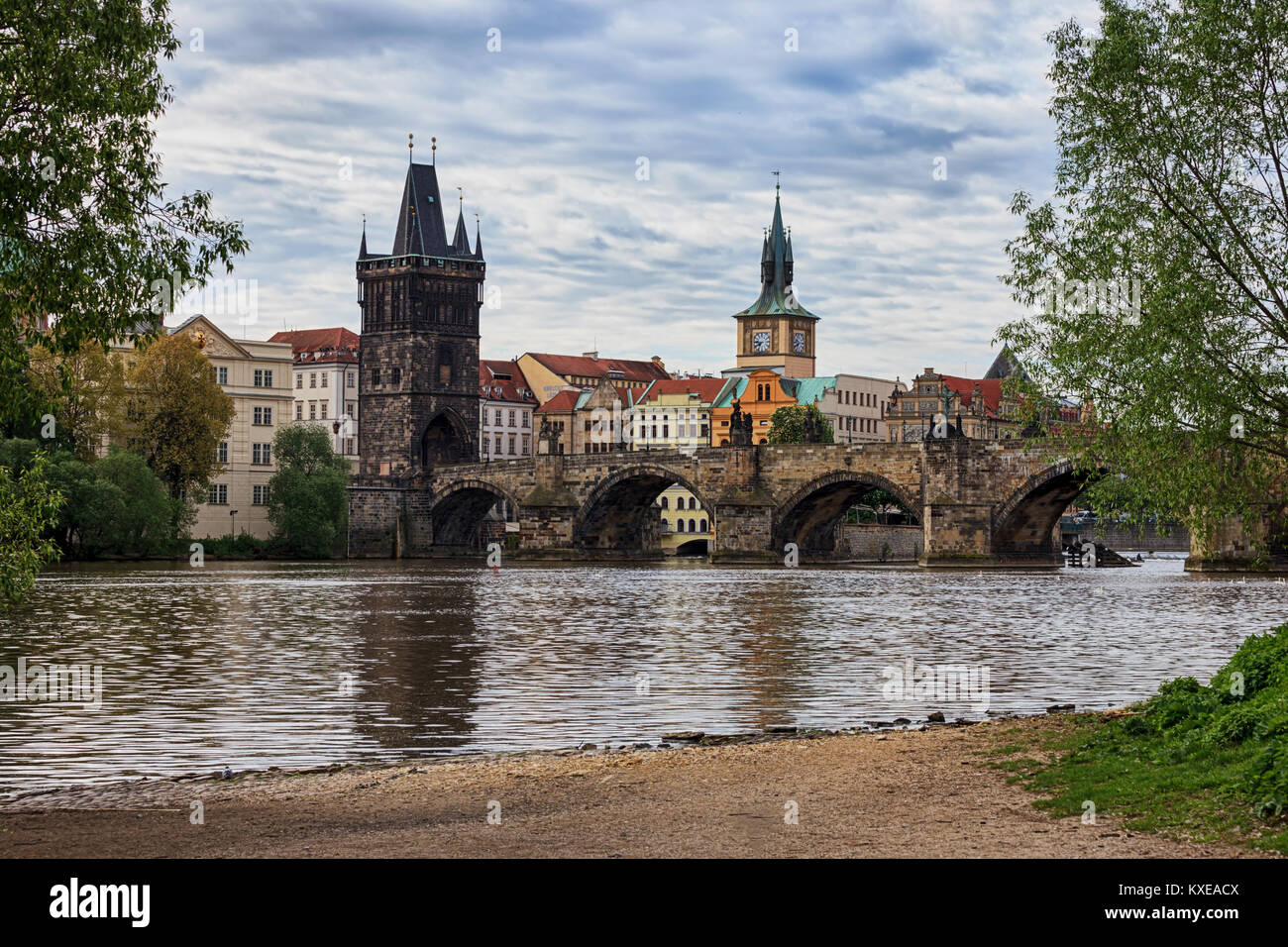 Tower bridge dark hi-res stock photography and images - Alamy